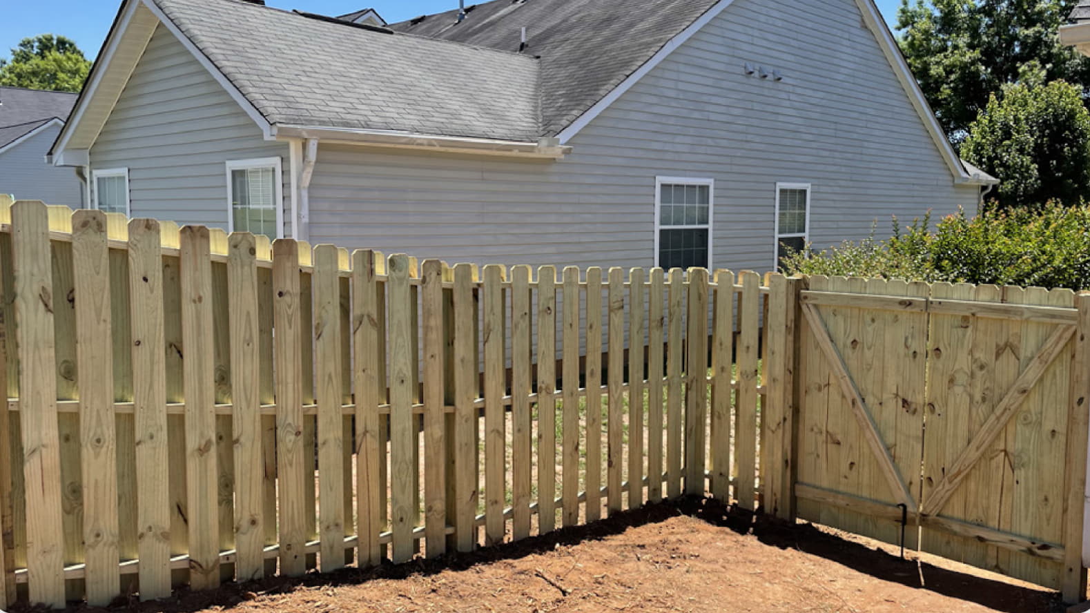 Ideas for Including a Wood Fence From Toronto in Your Landscape Design